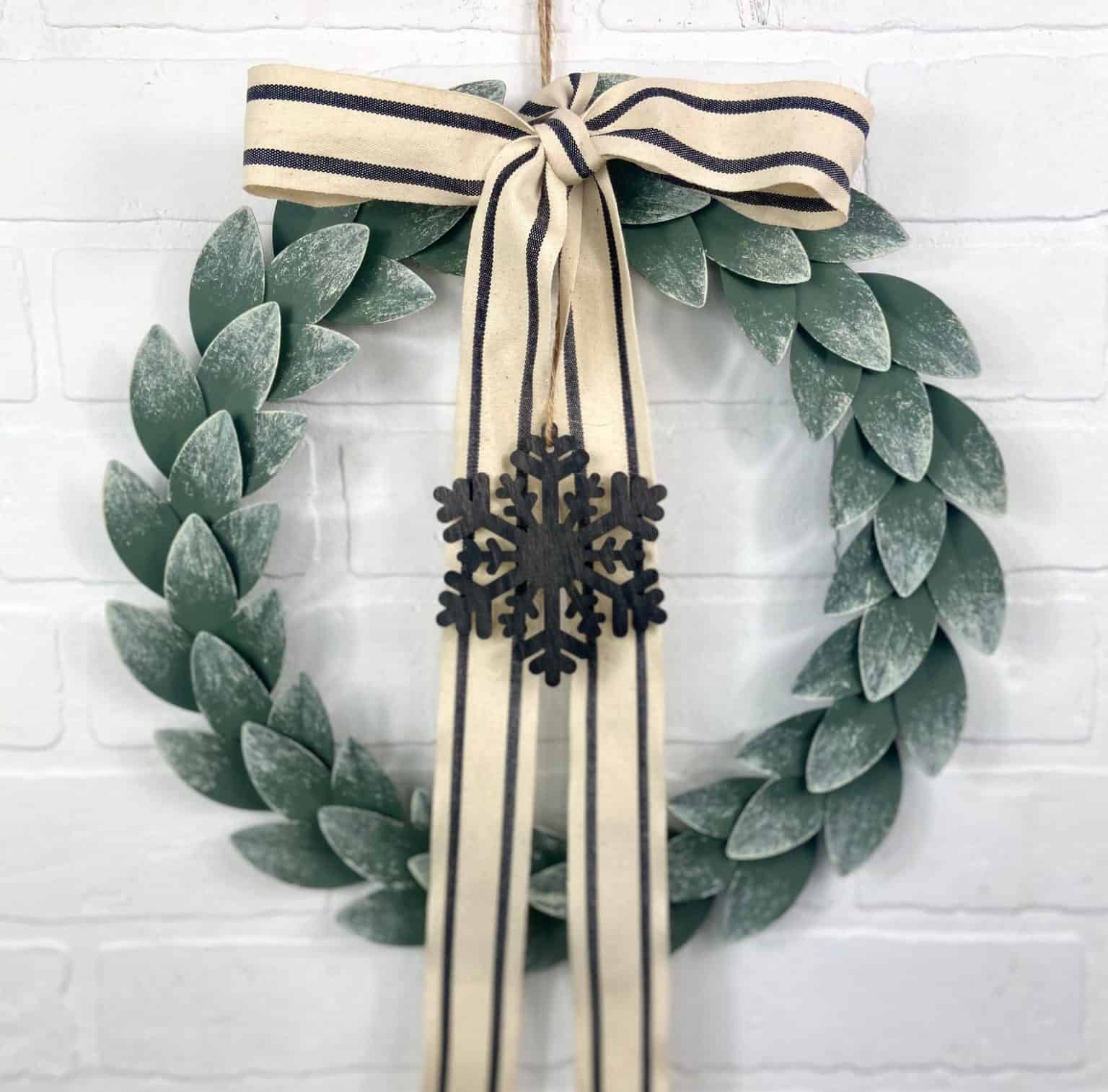 10 Best Modern Christmas Wreaths for the 2022 Holidays